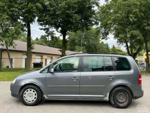Grey Volkswagen Touran 2005 in Panevezys, with an engine capacity of 2.00 L and mileage of 290 thousand km for 450 €, photo 5 on AUTOMOTO.COM.LV