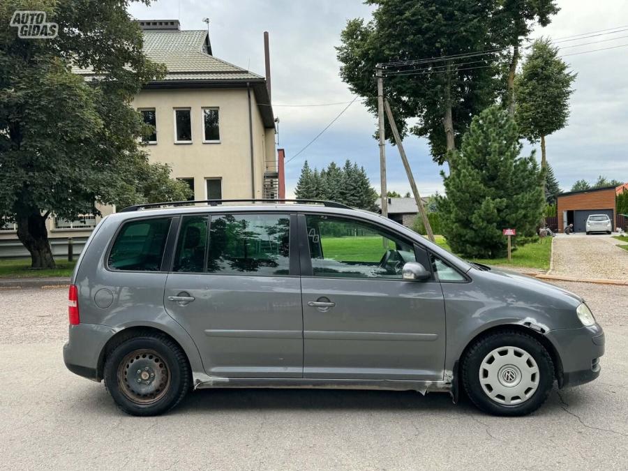 Grey Volkswagen Touran 2005 in Panevezys, with an engine capacity of 2.00 L and mileage of 290 thousand km for 450 €, photo 6 on AUTOMOTO.COM.LV