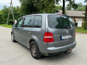 Grey Volkswagen Touran 2005 in Panevezys, with an engine capacity of 2.00 L and mileage of 290 thousand km for 450 €, photo 7 on AUTOMOTO.COM.LV
