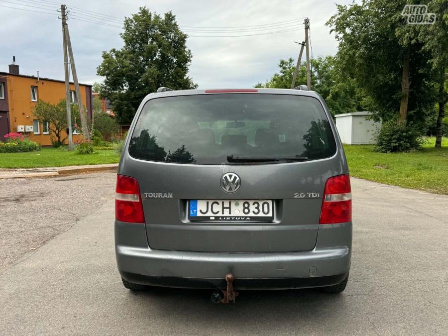 Grey Volkswagen Touran 2005 in Panevezys, with an engine capacity of 2.00 L and mileage of 290 thousand km for 450 €, photo 9 on AUTOMOTO.COM.LV