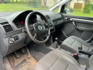 Grey Volkswagen Touran 2005 in Panevezys, with an engine capacity of 2.00 L and mileage of 290 thousand km for 450 €, photo 10 on AUTOMOTO.COM.LV