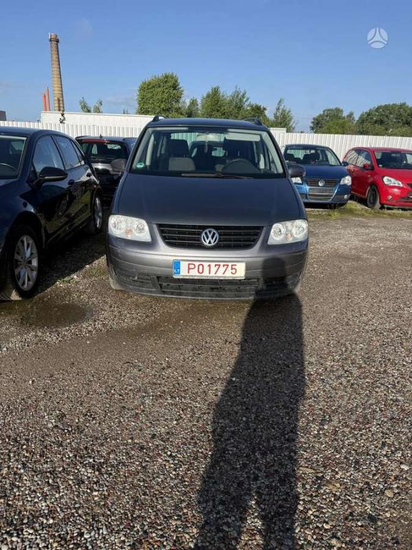 Pelēks Volkswagen Touran 2005 Jurbarkas, ar dzinēja tilpumu 1.90 L un nobraukumu 300 tūkst. km par 2399 €, foto 2 vietnē AUTOMOTO.COM.LV
