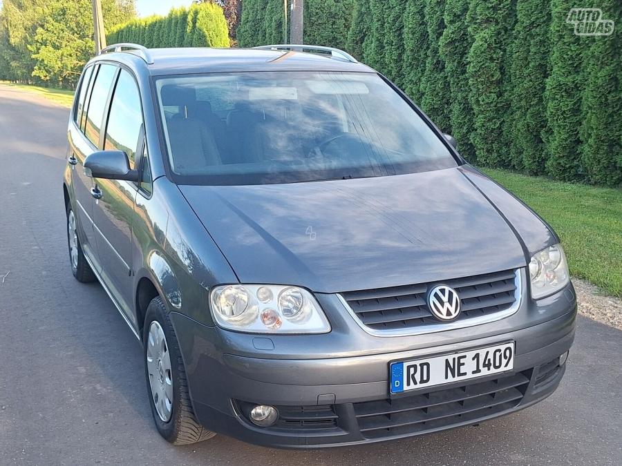 Pelēks Volkswagen Touran 2005 Mažeikiai, ar dzinēja tilpumu 1.90 L un nobraukumu 290 tūkst. km par 3150 €, foto 4 vietnē AUTOMOTO.COM.LV