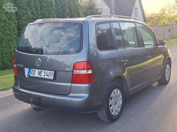 Grey Volkswagen Touran 2005 in Mazeikiai, with an engine capacity of 1.90 L and mileage of 290 thousand km for 3150 €, photo 9 on AUTOMOTO.COM.LV