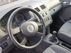 Pelēks Volkswagen Touran 2005 Mažeikiai, ar dzinēja tilpumu 1.90 L un nobraukumu 290 tūkst. km par 3150 €, foto 12 vietnē AUTOMOTO.COM.LV