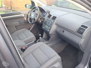 Pelēks Volkswagen Touran 2005 Mažeikiai, ar dzinēja tilpumu 1.90 L un nobraukumu 290 tūkst. km par 3150 €, foto 13 vietnē AUTOMOTO.COM.LV