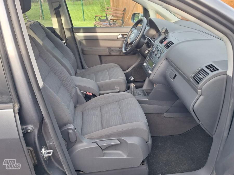 Pelēks Volkswagen Touran 2005 Mažeikiai, ar dzinēja tilpumu 1.90 L un nobraukumu 290 tūkst. km par 3150 €, foto 15 vietnē AUTOMOTO.COM.LV