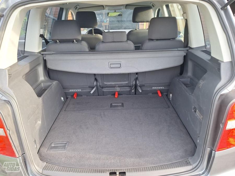 Pelēks Volkswagen Touran 2005 Mažeikiai, ar dzinēja tilpumu 1.90 L un nobraukumu 290 tūkst. km par 3150 €, foto 16 vietnē AUTOMOTO.COM.LV