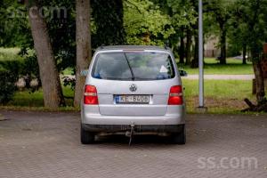 Pelēks Volkswagen Touran 2005 Jelgava, ar dzinēja tilpumu 1.90 L un nobraukumu 384 tūkst. km par 1899 €, foto 3 vietnē AUTOMOTO.COM.LV