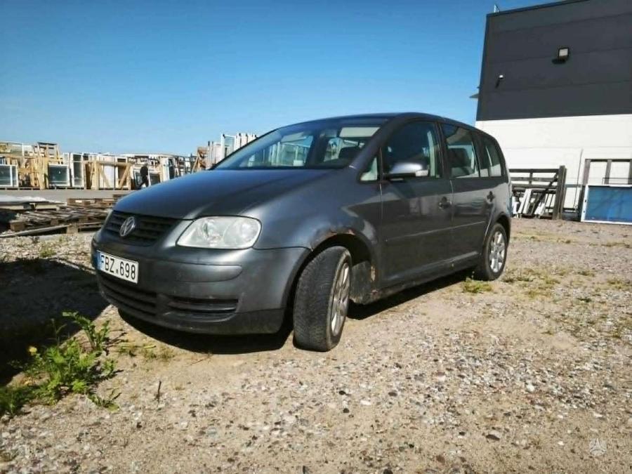 Grey Volkswagen Touran 2005 in Klaipeda, with an engine capacity of 1.90 L and mileage of 270 thousand km for 500 €, photo 3 on AUTOMOTO.COM.LV