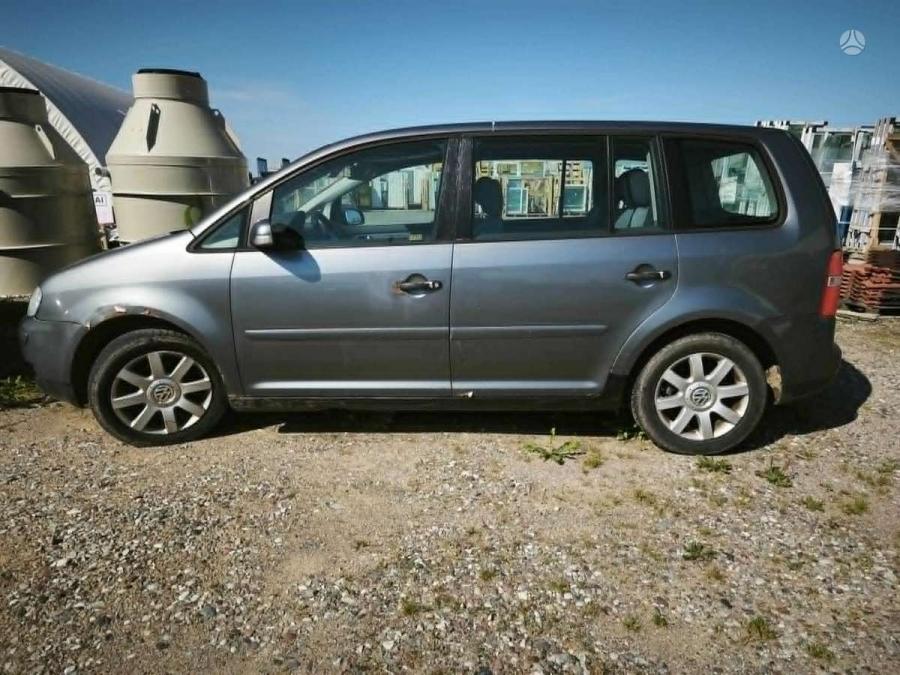 Grey Volkswagen Touran 2005 in Klaipeda, with an engine capacity of 1.90 L and mileage of 270 thousand km for 500 €, photo 5 on AUTOMOTO.COM.LV