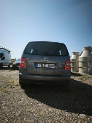 Grey Volkswagen Touran 2005 in Klaipeda, with an engine capacity of 1.90 L and mileage of 270 thousand km for 500 €, photo 6 on AUTOMOTO.COM.LV