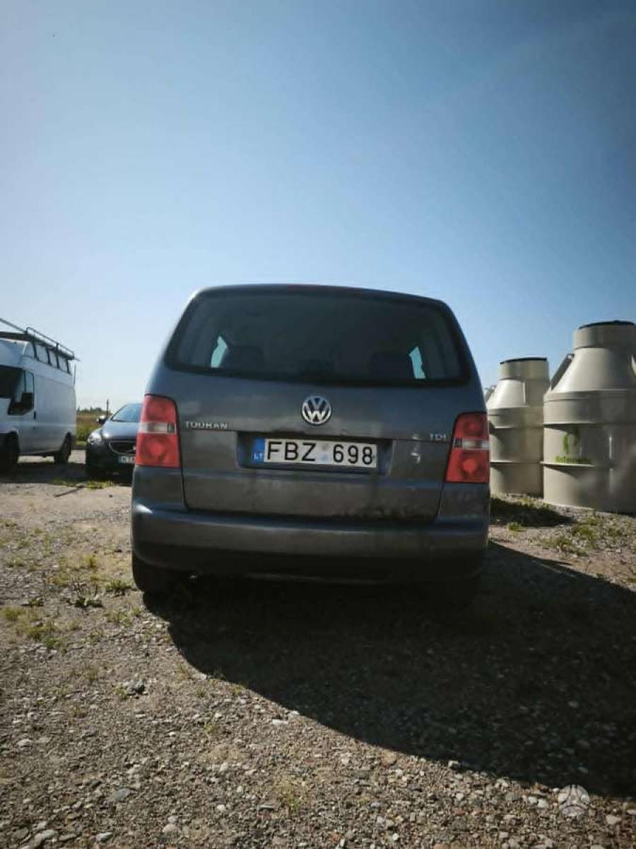 Grey Volkswagen Touran 2005 in Klaipeda, with an engine capacity of 1.90 L and mileage of 270 thousand km for 500 €, photo 6 on AUTOMOTO.COM.LV