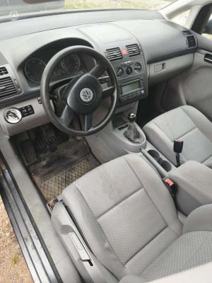 Grey Volkswagen Touran 2005 in Klaipeda, with an engine capacity of 1.90 L and mileage of 270 thousand km for 500 €, photo 9 on AUTOMOTO.COM.LV