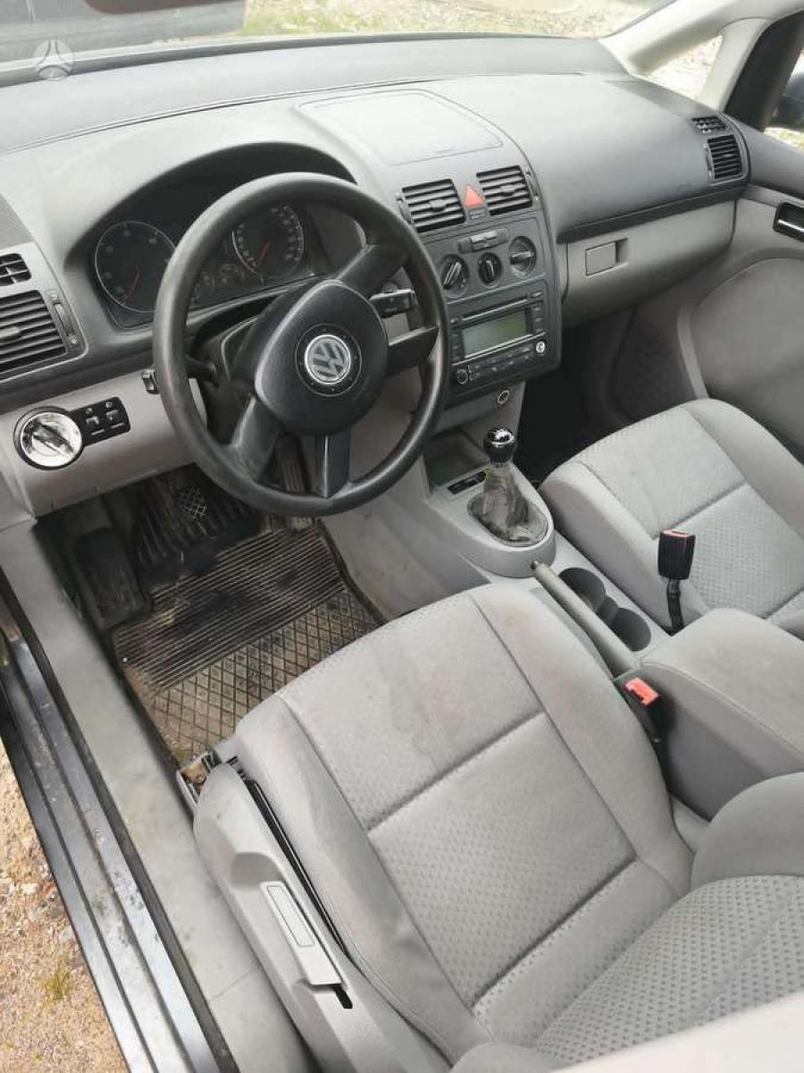 Grey Volkswagen Touran 2005 in Klaipeda, with an engine capacity of 1.90 L and mileage of 270 thousand km for 500 €, photo 9 on AUTOMOTO.COM.LV
