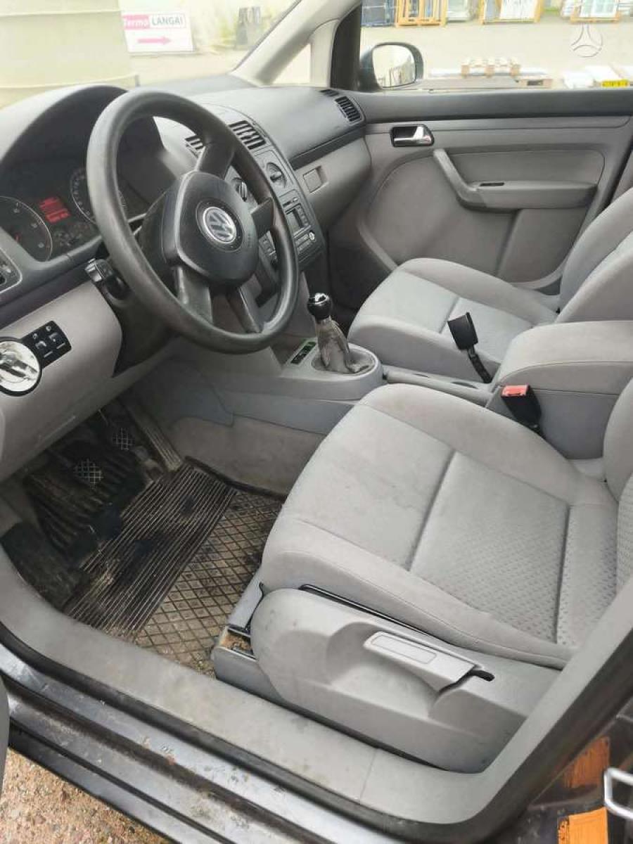 Grey Volkswagen Touran 2005 in Klaipeda, with an engine capacity of 1.90 L and mileage of 270 thousand km for 500 €, photo 10 on AUTOMOTO.COM.LV