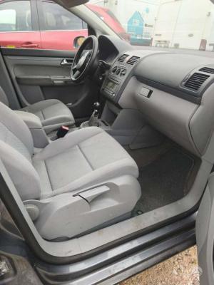 Grey Volkswagen Touran 2005 in Klaipeda, with an engine capacity of 1.90 L and mileage of 270 thousand km for 500 €, photo 11 on AUTOMOTO.COM.LV