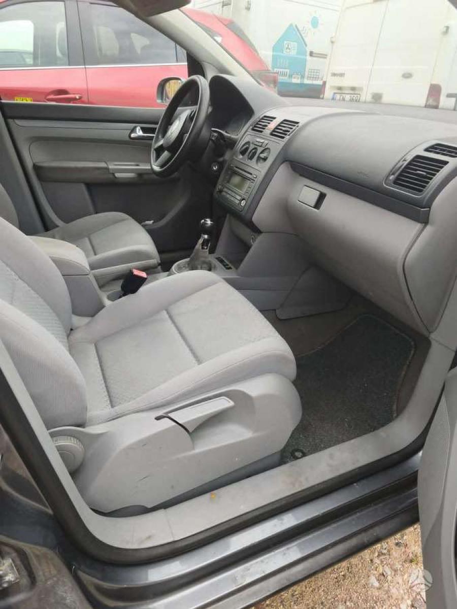Grey Volkswagen Touran 2005 in Klaipeda, with an engine capacity of 1.90 L and mileage of 270 thousand km for 500 €, photo 11 on AUTOMOTO.COM.LV