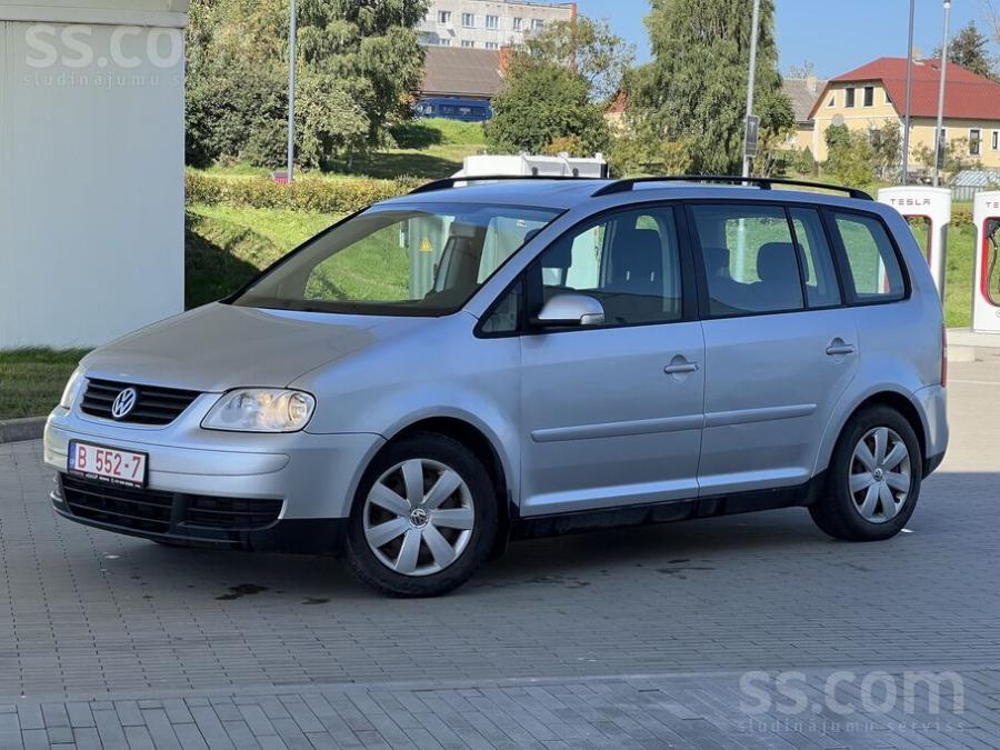 Pelēks Volkswagen Touran 2005 Rēzekne, ar dzinēja tilpumu 2.00 L un nobraukumu 324 tūkst. km par 1850 €, foto 3 vietnē AUTOMOTO.COM.LV