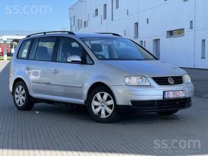 Pelēks Volkswagen Touran 2005 Rēzekne, ar dzinēja tilpumu 2.00 L un nobraukumu 324 tūkst. km par 1850 €, foto 4 vietnē AUTOMOTO.COM.LV