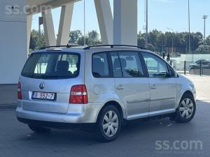 Pelēks Volkswagen Touran 2005 Rēzekne, ar dzinēja tilpumu 2.00 L un nobraukumu 324 tūkst. km par 1850 €, foto 6 vietnē AUTOMOTO.COM.LV