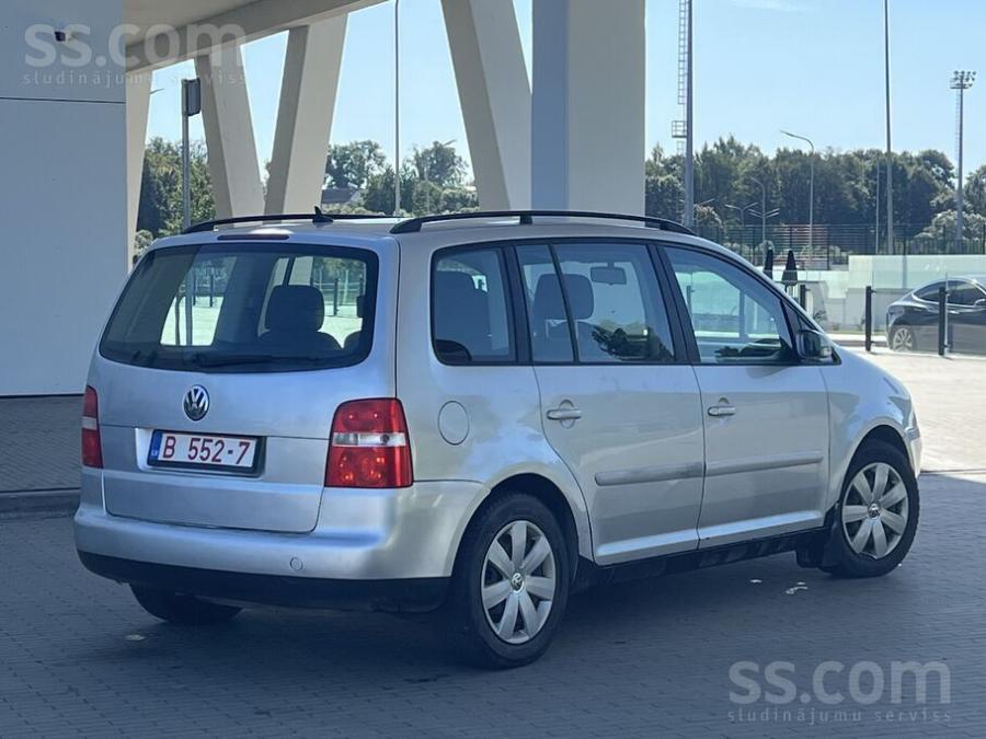 Pelēks Volkswagen Touran 2005 Rēzekne, ar dzinēja tilpumu 2.00 L un nobraukumu 324 tūkst. km par 1850 €, foto 6 vietnē AUTOMOTO.COM.LV