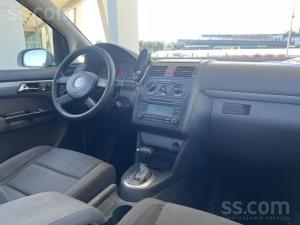 Pelēks Volkswagen Touran 2005 Rēzekne, ar dzinēja tilpumu 2.00 L un nobraukumu 324 tūkst. km par 1850 €, foto 7 vietnē AUTOMOTO.COM.LV