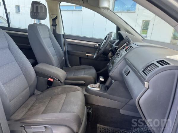 Volkswagen Touran 2005 RÄzekne vietnÄ PelÄks Volkswagen Touran 2005 RÄzekne, ar dzinÄja tilpumu 2.00 L un nobraukumu 324 tÅ«kst. km par 1850 ā¬, foto 9 vietnÄ AUTOMOTO.COM.LV