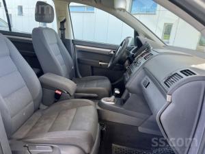 Pelēks Volkswagen Touran 2005 Rēzekne, ar dzinēja tilpumu 2.00 L un nobraukumu 324 tūkst. km par 1850 €, foto 9 vietnē AUTOMOTO.COM.LV
