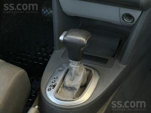 Pelēks Volkswagen Touran 2005 Rēzekne, ar dzinēja tilpumu 2.00 L un nobraukumu 324 tūkst. km par 1850 €, foto 10 vietnē AUTOMOTO.COM.LV
