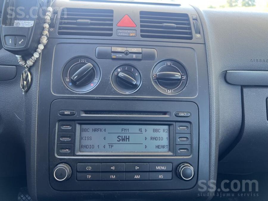 Pelēks Volkswagen Touran 2005 Rēzekne, ar dzinēja tilpumu 2.00 L un nobraukumu 324 tūkst. km par 1850 €, foto 13 vietnē AUTOMOTO.COM.LV