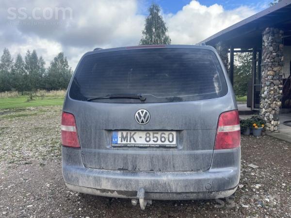 Grey Volkswagen Touran 2005 in Daugavpils, with an engine capacity of 1.90 L and mileage of 275 thousand km for 1300 €, photo 5 on AUTOMOTO.COM.LV