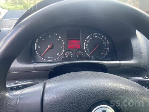 Grey Volkswagen Touran 2005 in Daugavpils, with an engine capacity of 1.90 L and mileage of 275 thousand km for 1300 €, photo 6 on AUTOMOTO.COM.LV