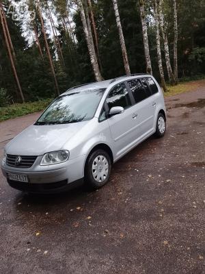 Grey Volkswagen Touran 2005 in Taurage, with an engine capacity of 1.90 L and mileage of 294 thousand km for 2100 €, photo 3 on AUTOMOTO.COM.LV