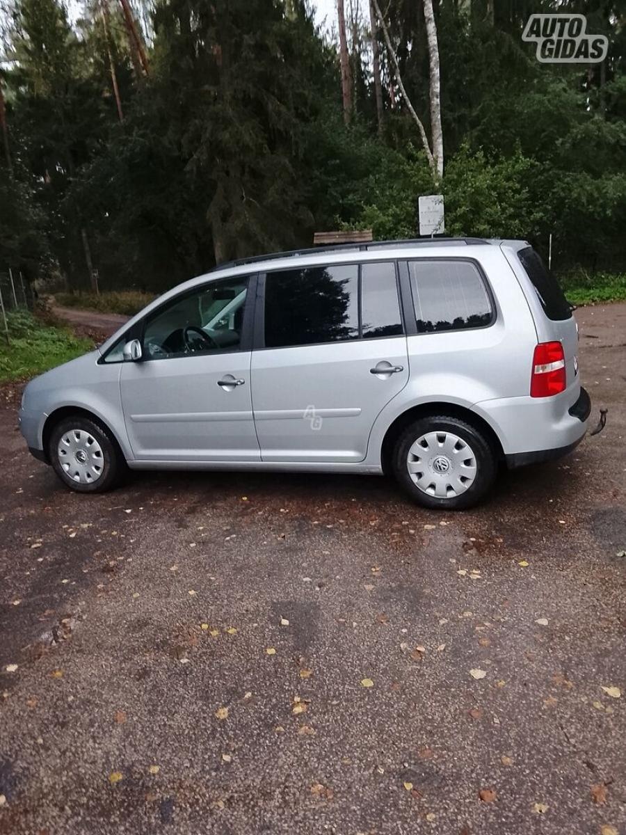 Grey Volkswagen Touran 2005 in Taurage, with an engine capacity of 1.90 L and mileage of 294 thousand km for 2100 €, photo 8 on AUTOMOTO.COM.LV
