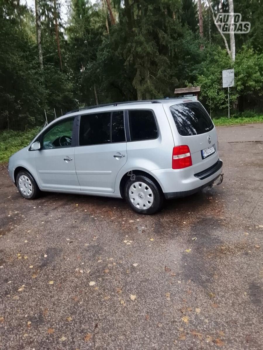 Grey Volkswagen Touran 2005 in Taurage, with an engine capacity of 1.90 L and mileage of 294 thousand km for 2100 €, photo 9 on AUTOMOTO.COM.LV