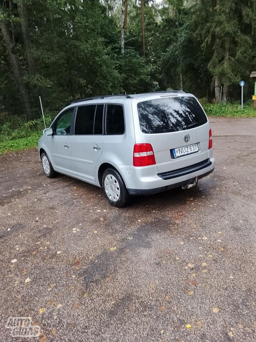 Grey Volkswagen Touran 2005 in Taurage, with an engine capacity of 1.90 L and mileage of 294 thousand km for 2100 €, photo 10 on AUTOMOTO.COM.LV