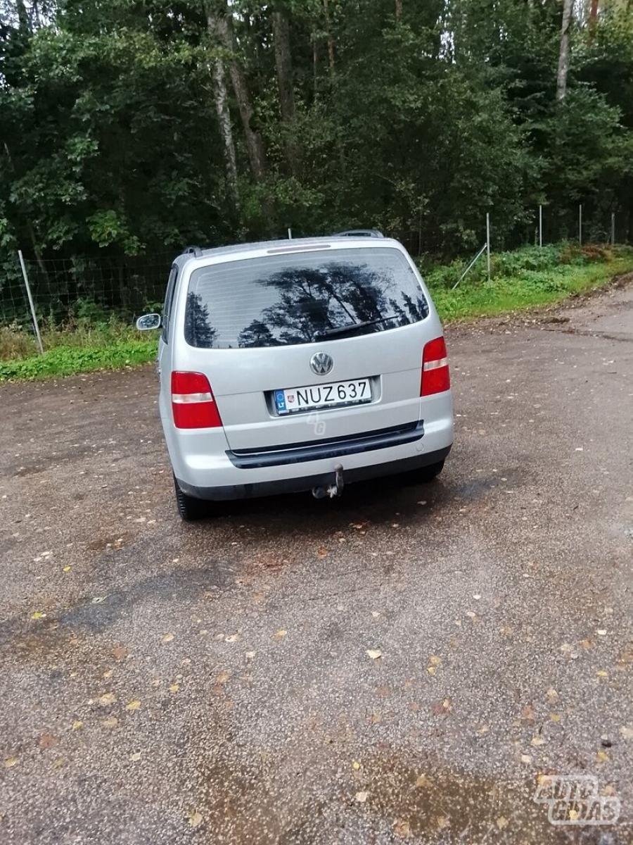 Grey Volkswagen Touran 2005 in Taurage, with an engine capacity of 1.90 L and mileage of 294 thousand km for 2100 €, photo 11 on AUTOMOTO.COM.LV
