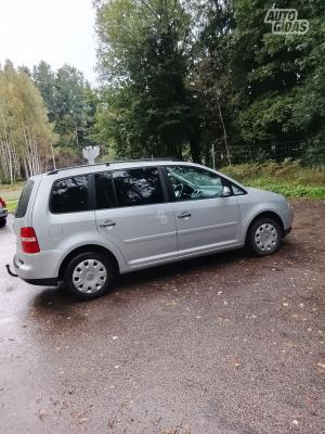 Grey Volkswagen Touran 2005 in Taurage, with an engine capacity of 1.90 L and mileage of 294 thousand km for 2100 €, photo 14 on AUTOMOTO.COM.LV