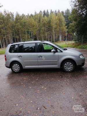 Grey Volkswagen Touran 2005 in Taurage, with an engine capacity of 1.90 L and mileage of 294 thousand km for 2100 €, photo 15 on AUTOMOTO.COM.LV