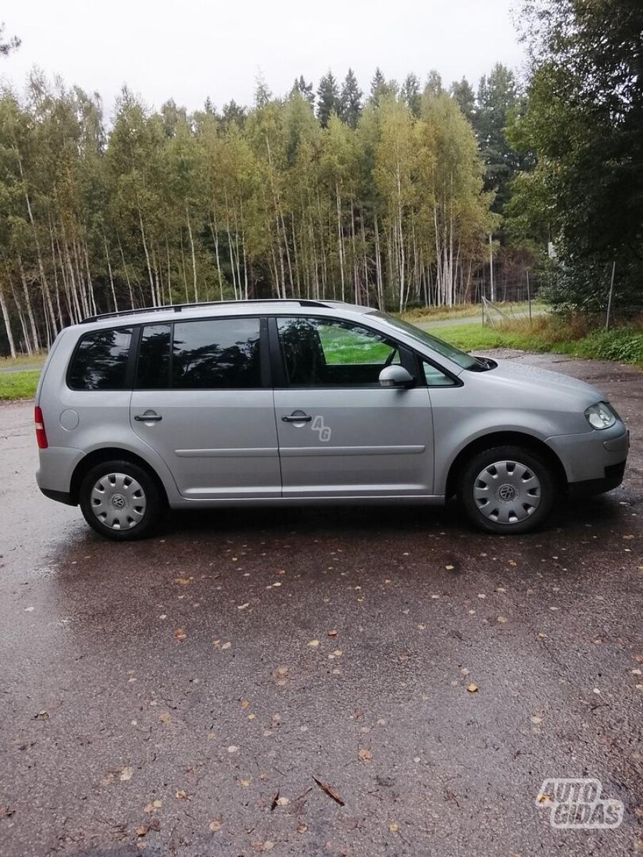Grey Volkswagen Touran 2005 in Taurage, with an engine capacity of 1.90 L and mileage of 294 thousand km for 2100 €, photo 15 on AUTOMOTO.COM.LV
