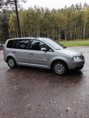 Grey Volkswagen Touran 2005 in Taurage, with an engine capacity of 1.90 L and mileage of 294 thousand km for 2100 €, photo 16 on AUTOMOTO.COM.LV