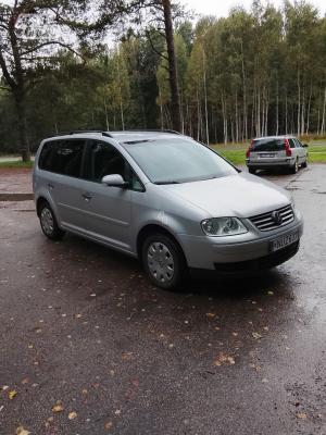 Grey Volkswagen Touran 2005 in Taurage, with an engine capacity of 1.90 L and mileage of 294 thousand km for 2100 €, photo 17 on AUTOMOTO.COM.LV