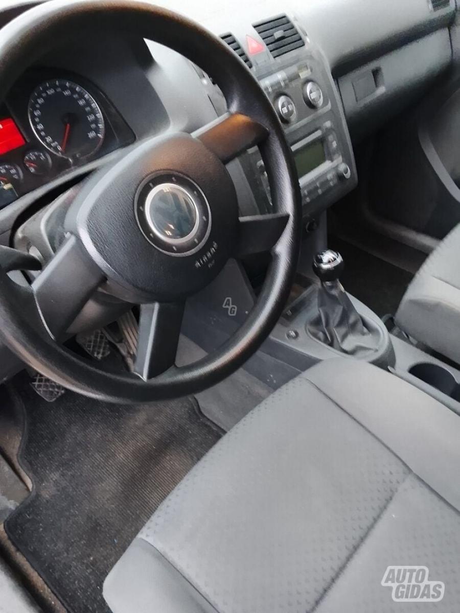 Grey Volkswagen Touran 2005 in Taurage, with an engine capacity of 1.90 L and mileage of 294 thousand km for 2100 €, photo 22 on AUTOMOTO.COM.LV