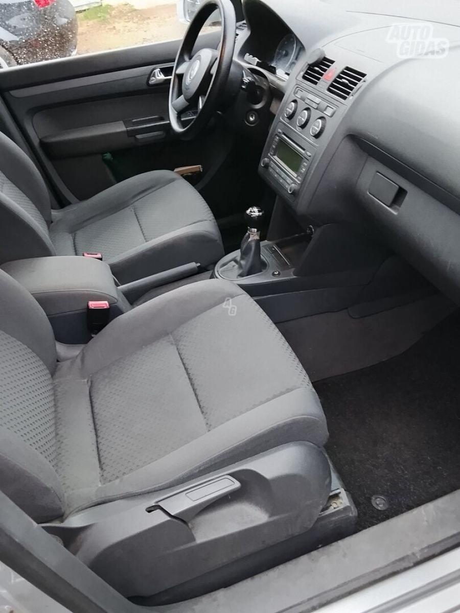 Grey Volkswagen Touran 2005 in Taurage, with an engine capacity of 1.90 L and mileage of 294 thousand km for 2100 €, photo 23 on AUTOMOTO.COM.LV