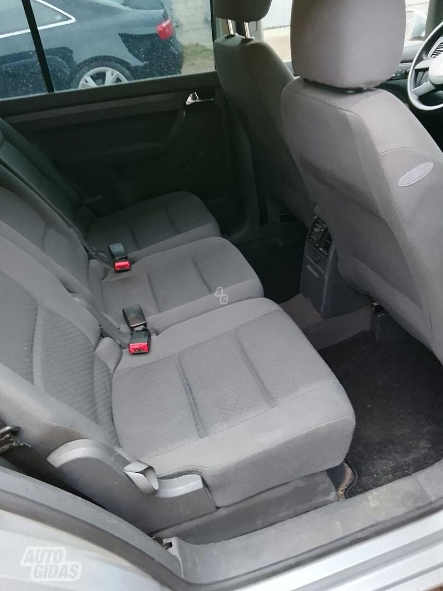 Grey Volkswagen Touran 2005 in Taurage, with an engine capacity of 1.90 L and mileage of 294 thousand km for 2100 €, photo 25 on AUTOMOTO.COM.LV