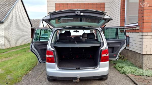 Grey Volkswagen Touran 2005 in Vilnius, with an engine capacity of 1.90 L and mileage of 360 thousand km for 1300 €, photo 6 on AUTOMOTO.COM.LV