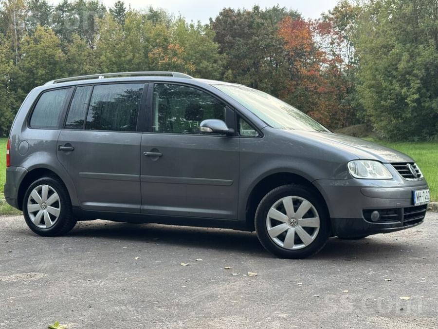 Pelēks Volkswagen Touran 2005 Rīga, ar dzinēja tilpumu 1.90 L un nobraukumu 344 tūkst. km par 1800 €, foto 1 vietnē AUTOMOTO.COM.LV