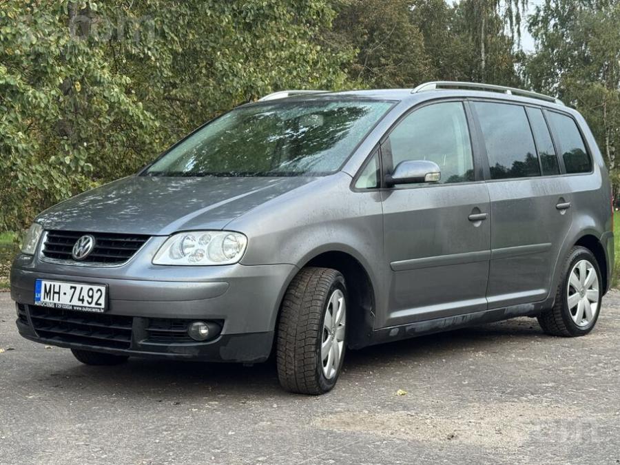 Pelēks Volkswagen Touran 2005 Rīga, ar dzinēja tilpumu 1.90 L un nobraukumu 344 tūkst. km par 1800 €, foto 3 vietnē AUTOMOTO.COM.LV