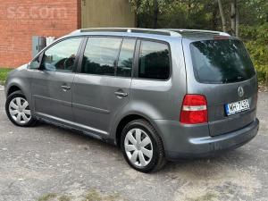 Pelēks Volkswagen Touran 2005 Rīga, ar dzinēja tilpumu 1.90 L un nobraukumu 344 tūkst. km par 1800 €, foto 5 vietnē AUTOMOTO.COM.LV